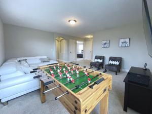 Crisp & Pristine Pool & Spa & Game Room Home! home, Davenport (preços ...