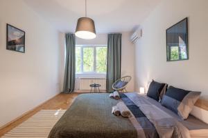 Beautiful Bright and Spacious Central Apt, Sofija (ažurirane cene za ...