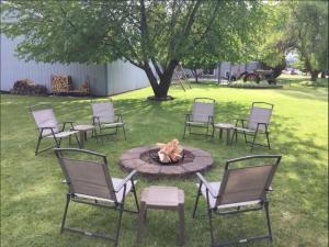 Tranquility Base - Family Fun Modern Farm House, Dalton Gardens की ...