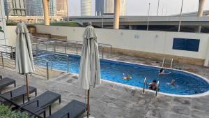 Dubai Marina Apartment Steps to DMCC Metro & JBR, Dubai (aktualisierte ...