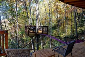 Luxury Woodland Treehouse with Fire Pit & Mountain Views Near Highlands ...