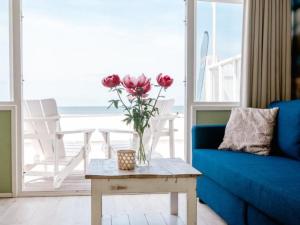 Holiday Home Strandhaus direkt am Meer by Interhome, Wijk aan Zee ...