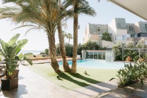Playa Grande by Tropical, Gavà (precios actualizados en 2026)