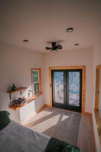 Tiny Home Above the Clouds Pacific Views, Pauma Valley (precios ...