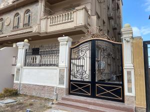Sheikh Zayed的Apartment in Zayed Heights Compound Near Arkan Plaza with ...
