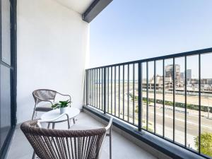 Bright and Minimalist 1BR - Near Reem Beach - Reem Park - Reem Island ...