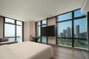 Atour Hotel Dalian Xinghaiwan Bridge Gaoxin Wanda Plaza with Sea View ...