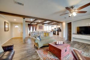 Steps to WES Arena: Pet-Friendly Cabin w/ Deck!, Blue Ridge (prezzi ...