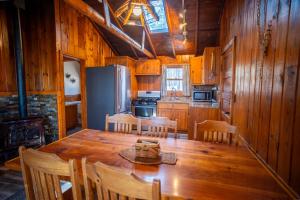 Spacious 3 Bed House - True Cabin in the Woods - Parking - Netflix CB04 ...