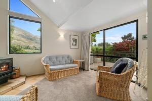 Spacious Wanaka Escape with Outdoor Living - Rippon Lea, Wanaka ...