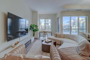 Metropolis Loft - CN Tower, Toronto (updated prices 2026)