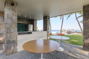 Rio005 - Luxury mansion with ocean view in Joá, Rio de Janeiro ...