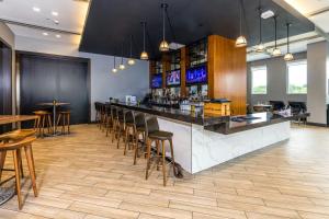 The Summit Hotel, Cincinnati (updated prices 2026)