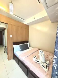 Rhoi'sVC at Shell Residences MOA near NAIA Airport Condotel, Manila ...