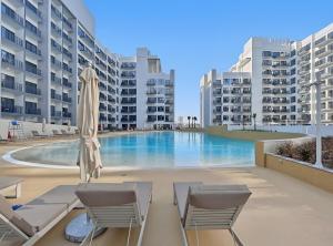 Modern Studio in Azizi Mirage with Pool & Gym access, Dubai (opdaterede ...