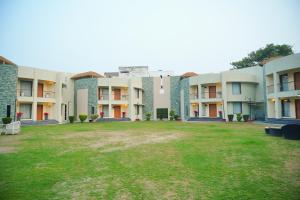 Chinmay Hotels & Resorts, Lucknow (updated prices 2026)