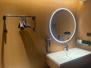 JI Hotel Xi'an Jingwei International Center Shaanxi Automobile ...