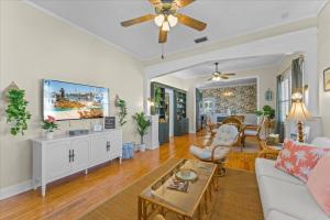 Steps to Sponge Docks Private Downtown Compound and Guest House, Tarpon ...