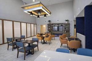 Holiday Inn Express Hotel & Suites Pierre-Fort Pierre by IHG, Fort ...