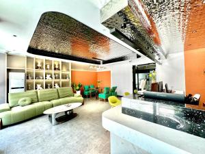 Linxi Yaju Hotel Shanghai Free Airport Pick-up & Drop-off & Disneyland ...