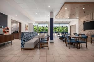 Holiday Inn Express & Suites Courtenay - Comox by IHG, Courtenay ...
