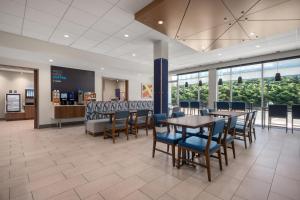 Holiday Inn Express & Suites Courtenay - Comox by IHG, Courtenay ...