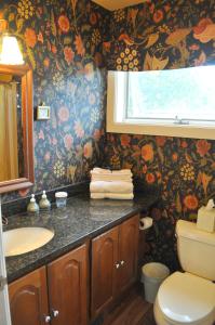 Sylvan Inn Bed & Breakfast, Glen Arbor (updated prices 2024)