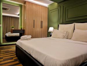 VINTAGE CLASSIC ONE BED APARTMENT - GOLDCREST MALL AND RESIDENCY By ...