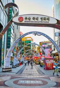 Cozy Family House near Nampo station, Parking Available, Yeongdo ...