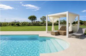 Villa Carla - Apulian Villa w Pool, Jacuzzi, AC, Алецио (актуальные ...