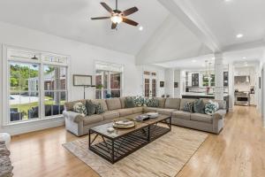 Franklin Estate with a Pool, Barn, Horse Pasture, Pool Table and More ...