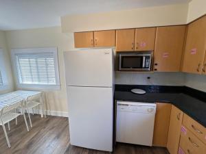 Vancouver Cozy Room - Central Location - 8 Min to Downtown - Free ...