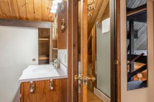 Chalet 04 by Mammoth Mountain Chalets, Mammoth Lakes (updated prices 2026)