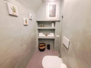 Tiny Lake Studio by Quokka 360 - Charming Lakeside Studio in Carate ...
