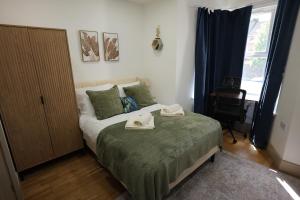 Deaf Property - Woolwich Elizabeth Line Studios, Woolwich (оновлені ...