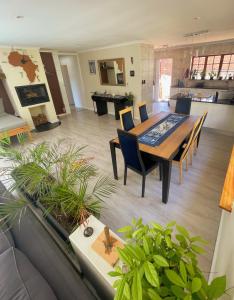 Cosy room with double bed, no load shedding, Cape Town (updated prices ...