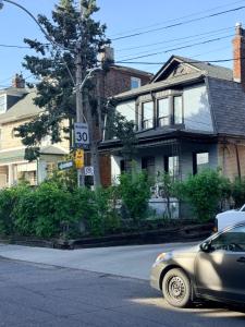 Clarens Suite Toronto - Private Washroom, Onsite Parking, Direct ...