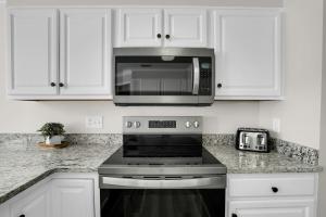 NEW Southern Oaks Retreat Sleeps 8 in Luxury, Rincon (preços ...