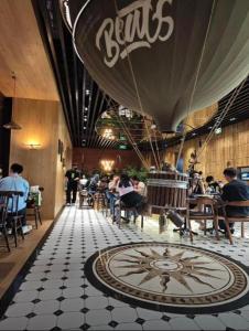 Jinglai Selected Hotel - Shanghai North Xizang Road Metro Station ...