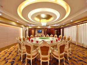 Vienna International Hotel Zhangjiajie Tianmen Mountain, Жангжиаже ...