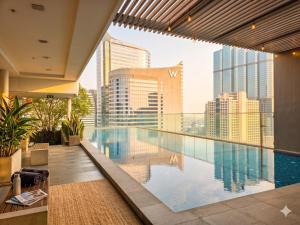Bangkok Skyline Mirror Enjoy the same brilliant night view and warm ...