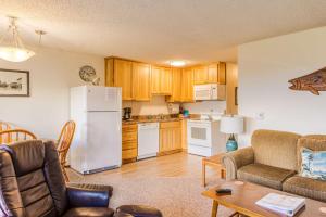 Hi-Tide Resort King Bed Dogs OK Unit 01, Moclips (updated prices 2026)