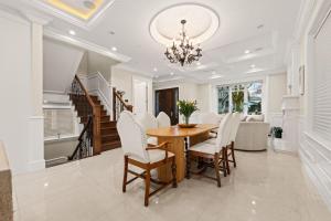 Rare Find Luxury Home Near Beaches with AC and Theatre Room, Vancouver ...