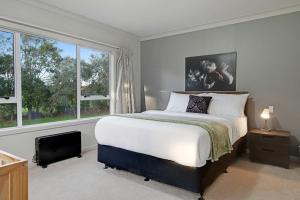 Pokeno Country Retreat - Spa, BBQ and Rural Views، Pokeno (أسعار محدثة ...