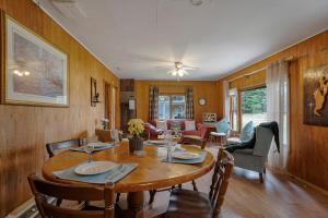 Sandy Shores Cabin on Lake St Peter with Fire Pit and BBQ, Lake Saint ...