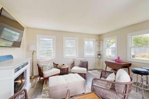 Mid-Cape Retreat Near Beaches & Nice Yard, Yarmouth (precios ...