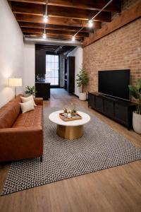 Brick and Bed - Riverfront Loft - Walk to Arch, Saint Louis (nove ...