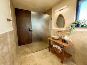 Kedem Mountain - Pool and Hot Tub in the Desert, Merhav Am (tarifs ...