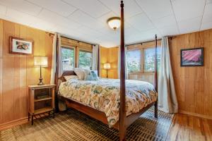 Perfect Mountain Cabin with Wood-Burning Fireplace, WiFi, & Easy Park ...