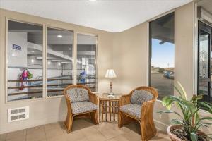 Ocean View Family Suite with Kitchen - Pool and Hot Tub, Ocean Shores ...